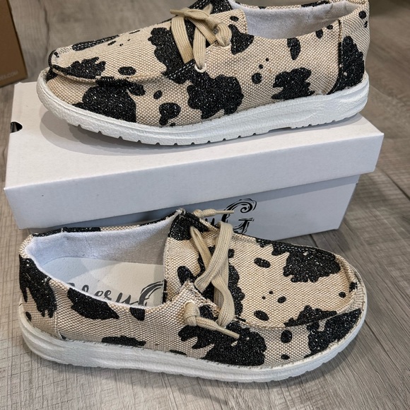 Very G | Shoes | Sparkly Cow Print Very G Shoe | Poshmark
